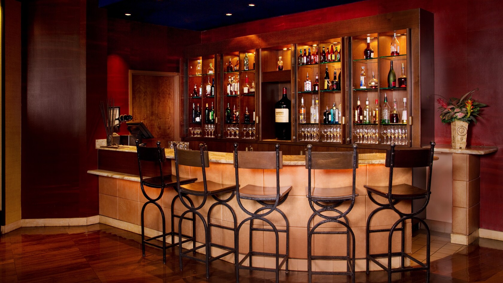 Cape Town Lounge & Wine Bar | Walt Disney World Resort