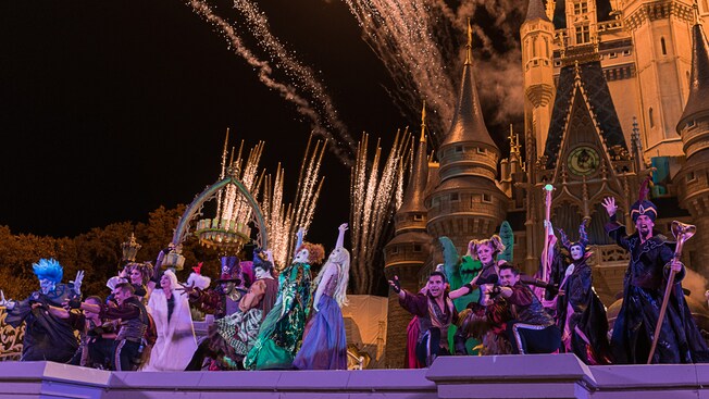 Hocus Pocus Villain Spelltacular Show | Walt Disney World Resort