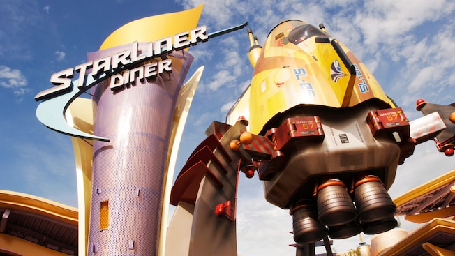 Starliner Diner | Dining | Hong Kong Disneyland Resort